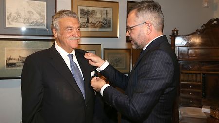 Verleihung des Bundesverdienstkreuzes an den Präsidenten der Jüdischen ...